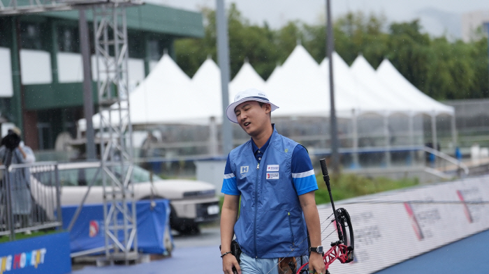 Jung Monggu Cup Compound 2nd place, Kim Jongho. Too bad