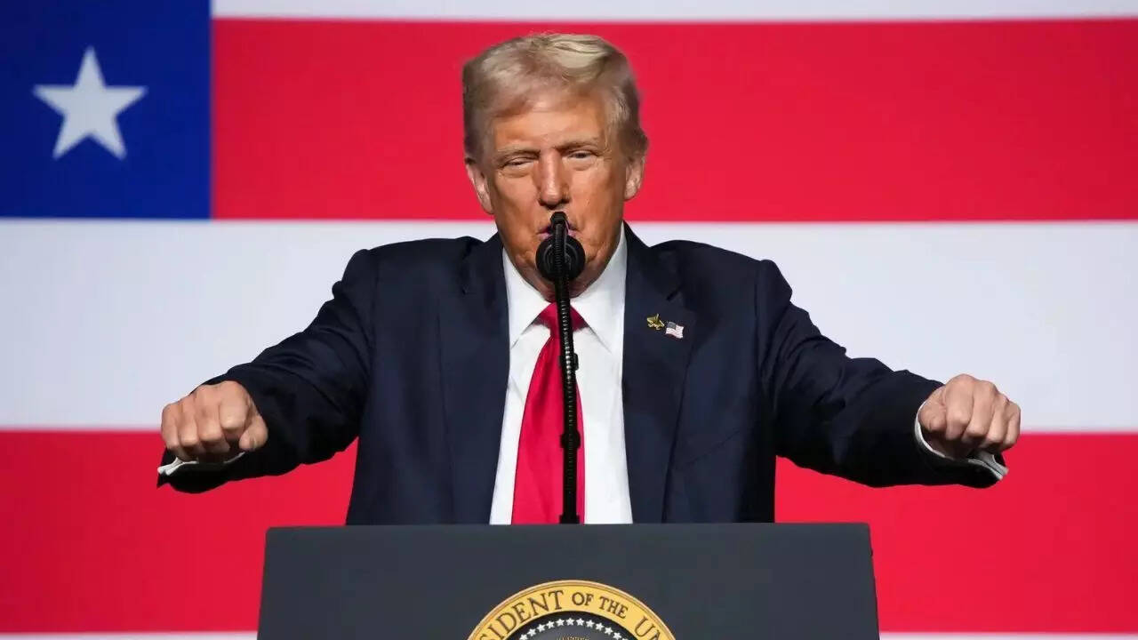 'Starting to kick in': Trump hints at $1,000–$2,000 'tariff dividend ...