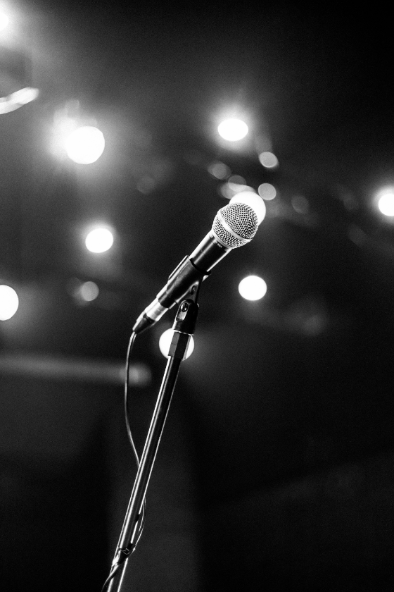 Ma 103 lata i jest ikoną muzyki. Polacy znają jego największe hity