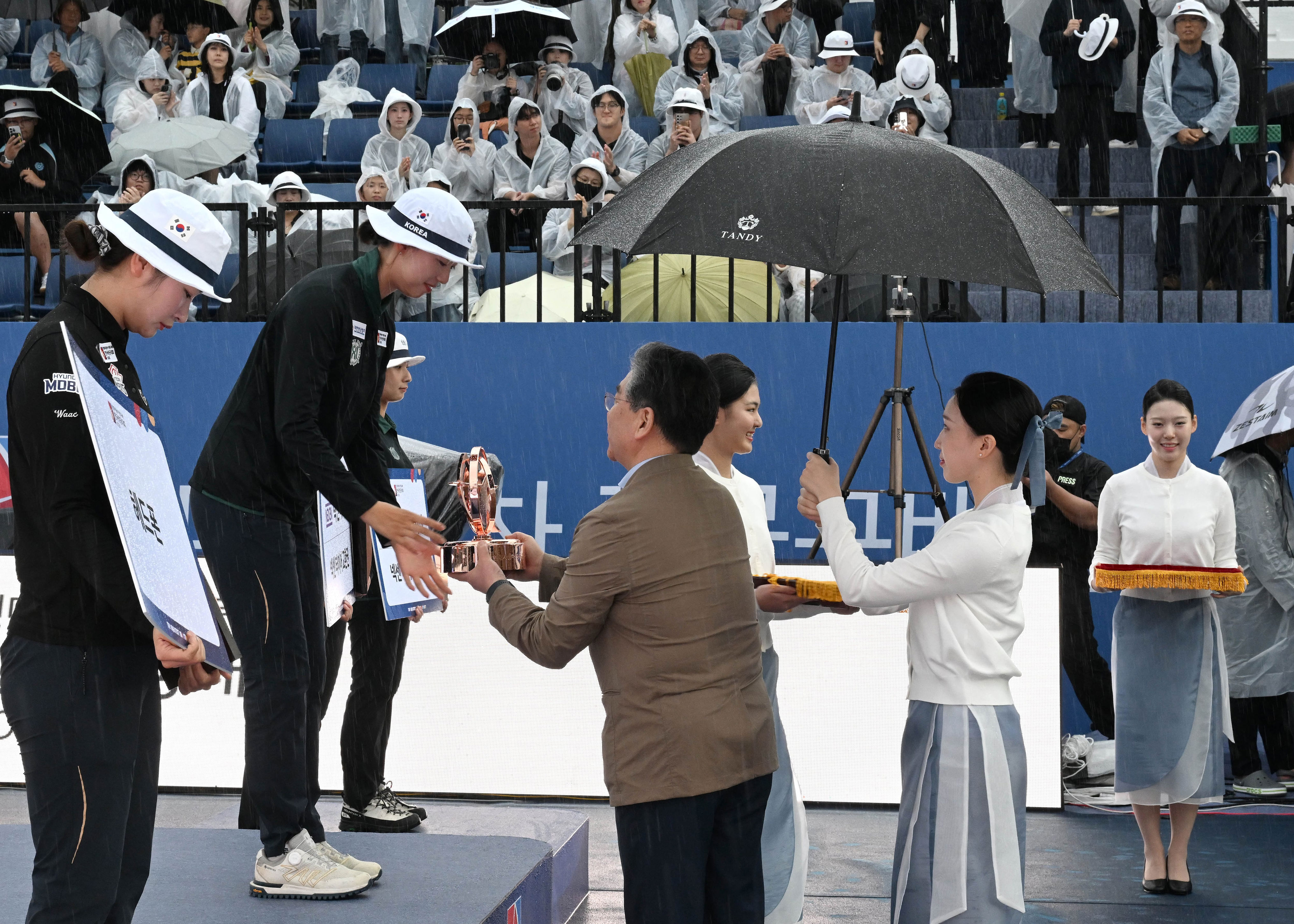 Hyundai Robots Compete in Korean Archery Championship