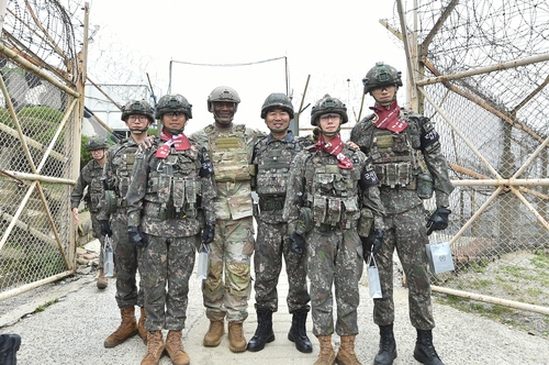JCS chairman, USFK commander visit front-line military unit