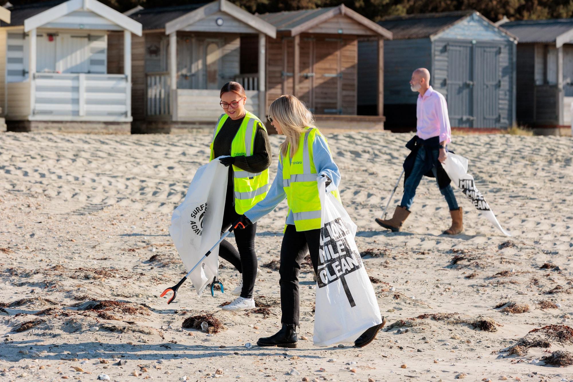 Housebuilder teams up to keep West Wittering Beach clean with litter ...