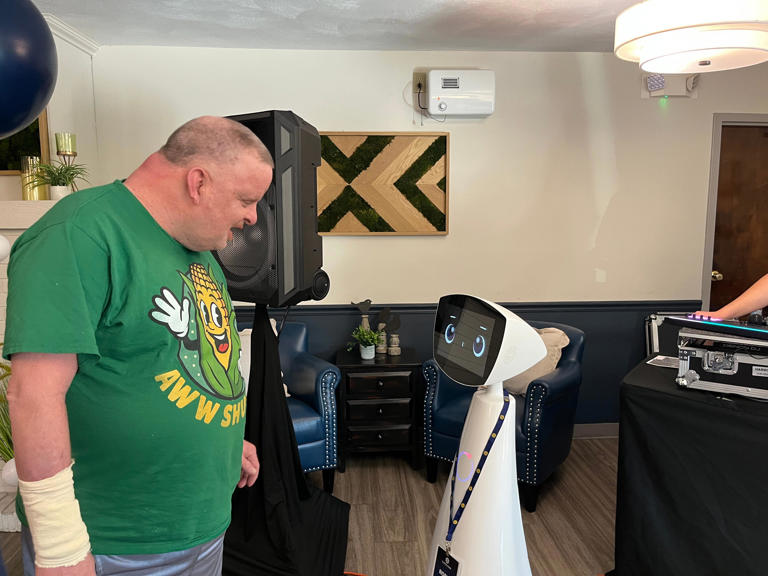 A childlike robot who remembers faces is set to charm Frankfort nursing ...