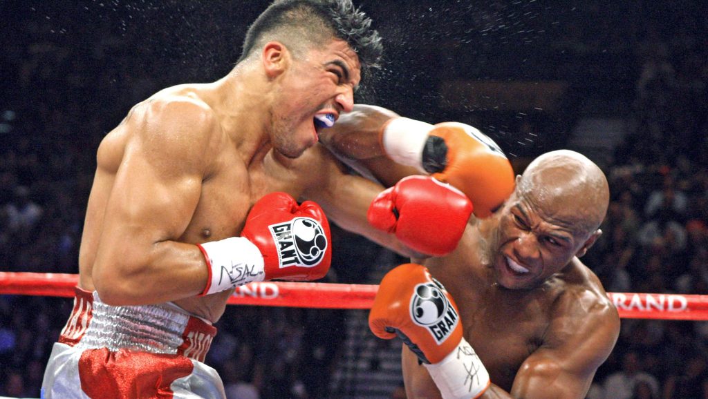 Controversial Floyd Mayweather Jr.-Victor Ortiz Title Fight Relived In ...