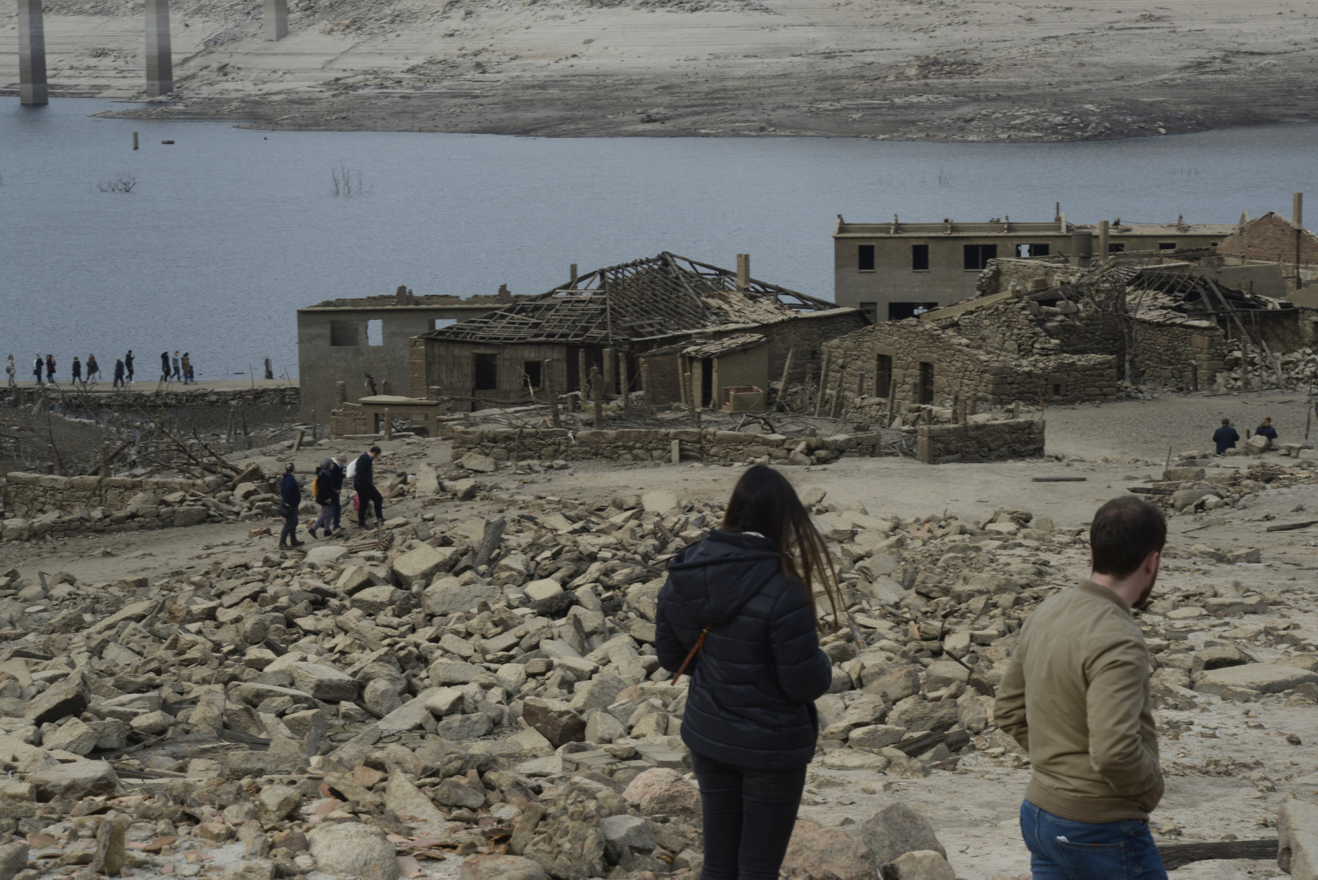 Unexpected discoveries when water levels drop