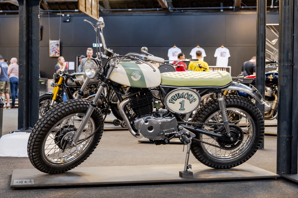 Honda CB250RS diventa leggenda: ecco la Primoris di Emily Holliday