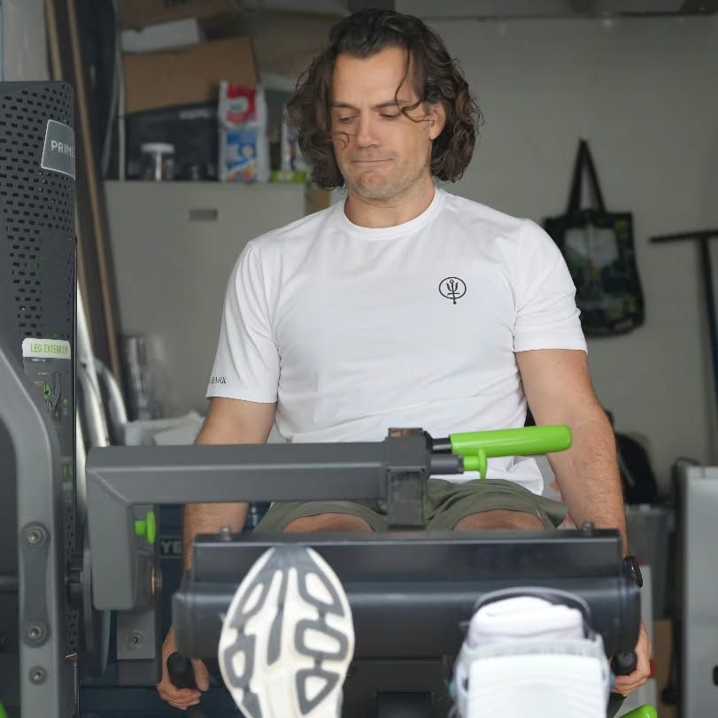 Henry Cavill reveals leg injury and ripped physique as he trains for ...