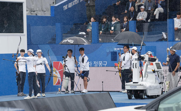 Hyundai Robots Compete in Korean Archery Championship