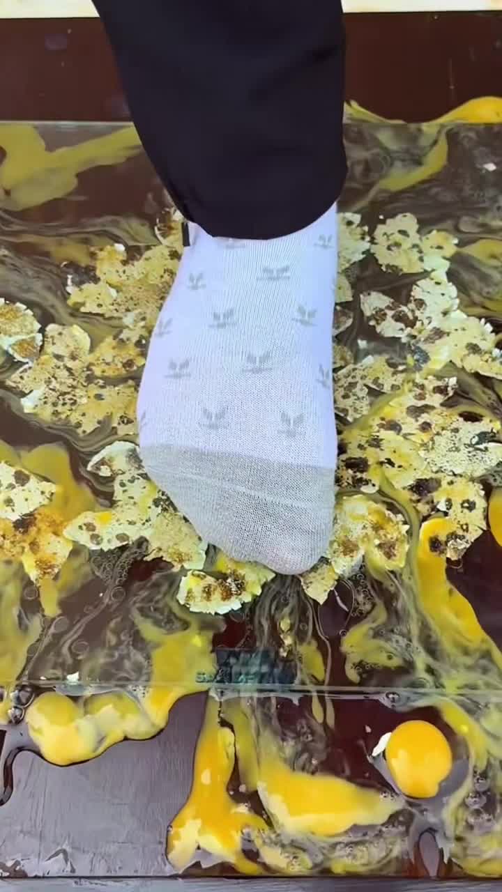 Satisfying video - quail eggs