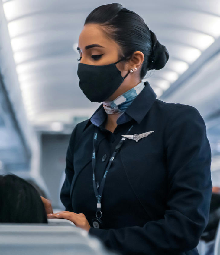 I Refuse to Give Up My Business Class Seat — Even to a Pregnant Woman