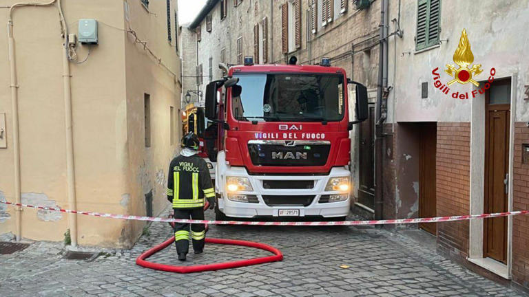 Jesi, la stufetta scatena l'inferno di fuoco in casa: donna all ...