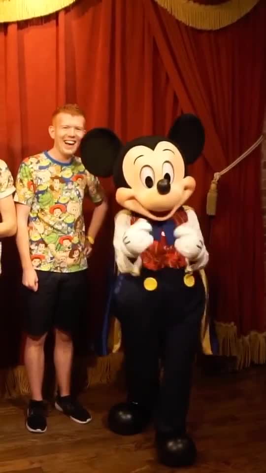 A Special Birthday Greeting with Mickey Mouse!