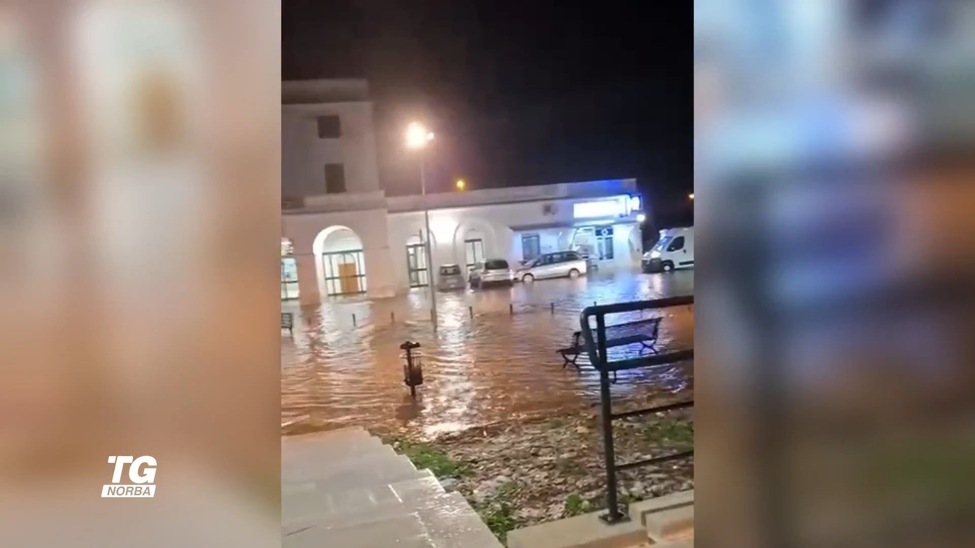 Puglia, Ostuni devastata dal nubifragio: strade allagate, treni ...