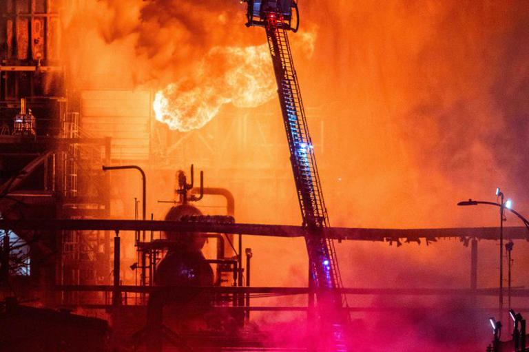 Huge fire erupts near Los Angeles as terrifying flames engulf oil refinery