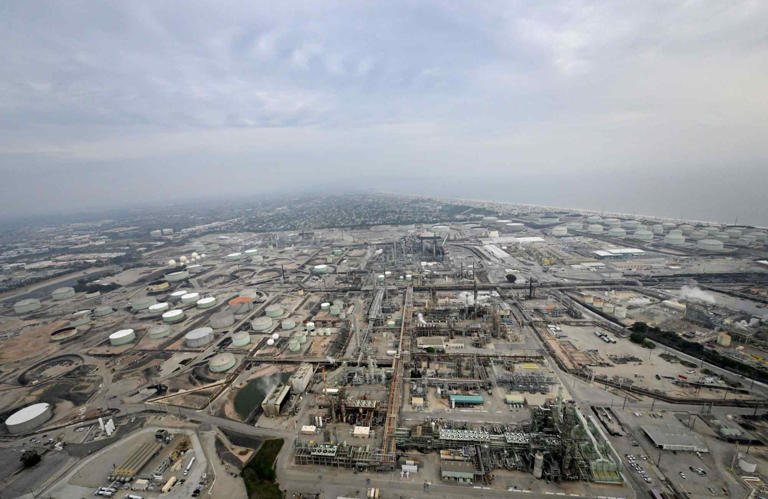Large fire burning at Chevron refinery in El Segundo