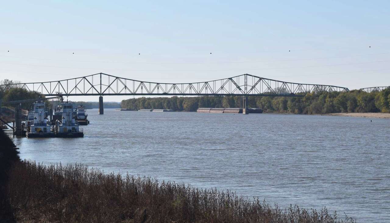 Beardstown Bridge repairs move north towards Schuyler, replacement