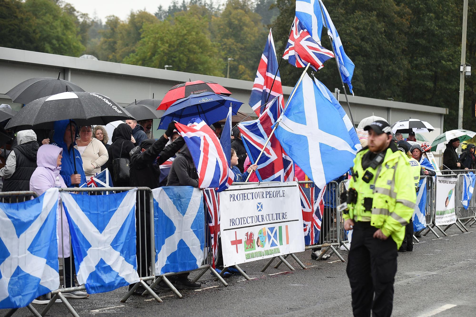 Falkirk councillors 'reject hate and discrimination' as asylum hotel ...