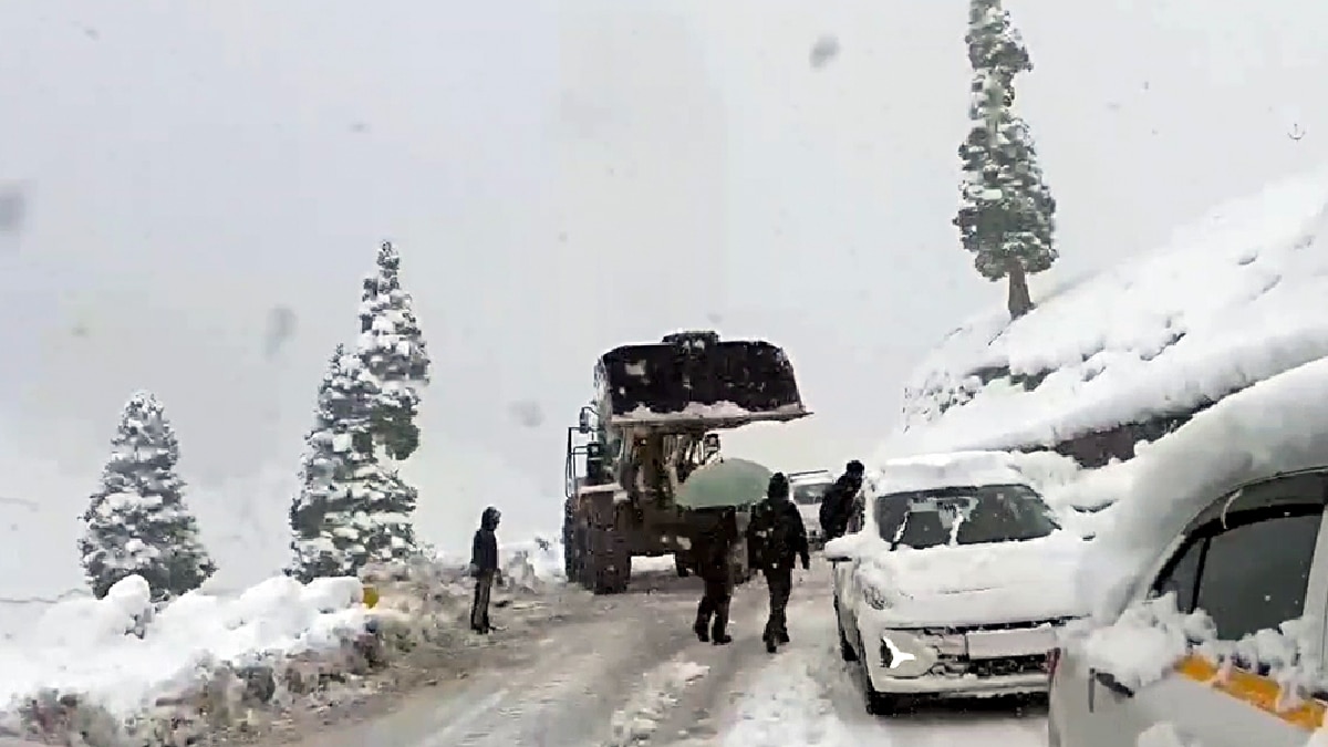 Higher Reaches Of Kashmir Recieve Season's First Snowfall As Winter ...