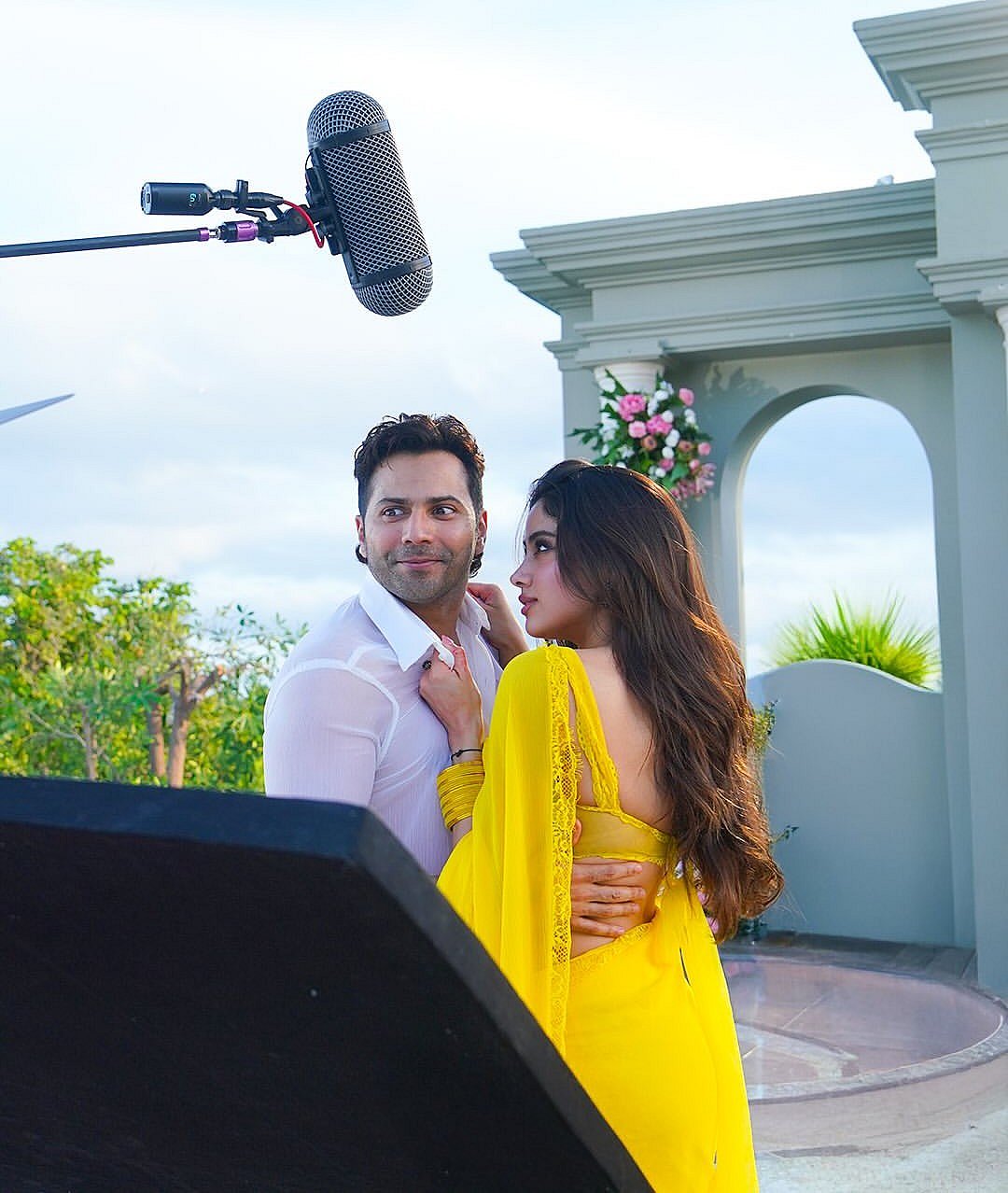 BTS Fun! Janhvi, Varun, Rohit Saraf & Sanya On Sets Of Sunny Sanskari ...