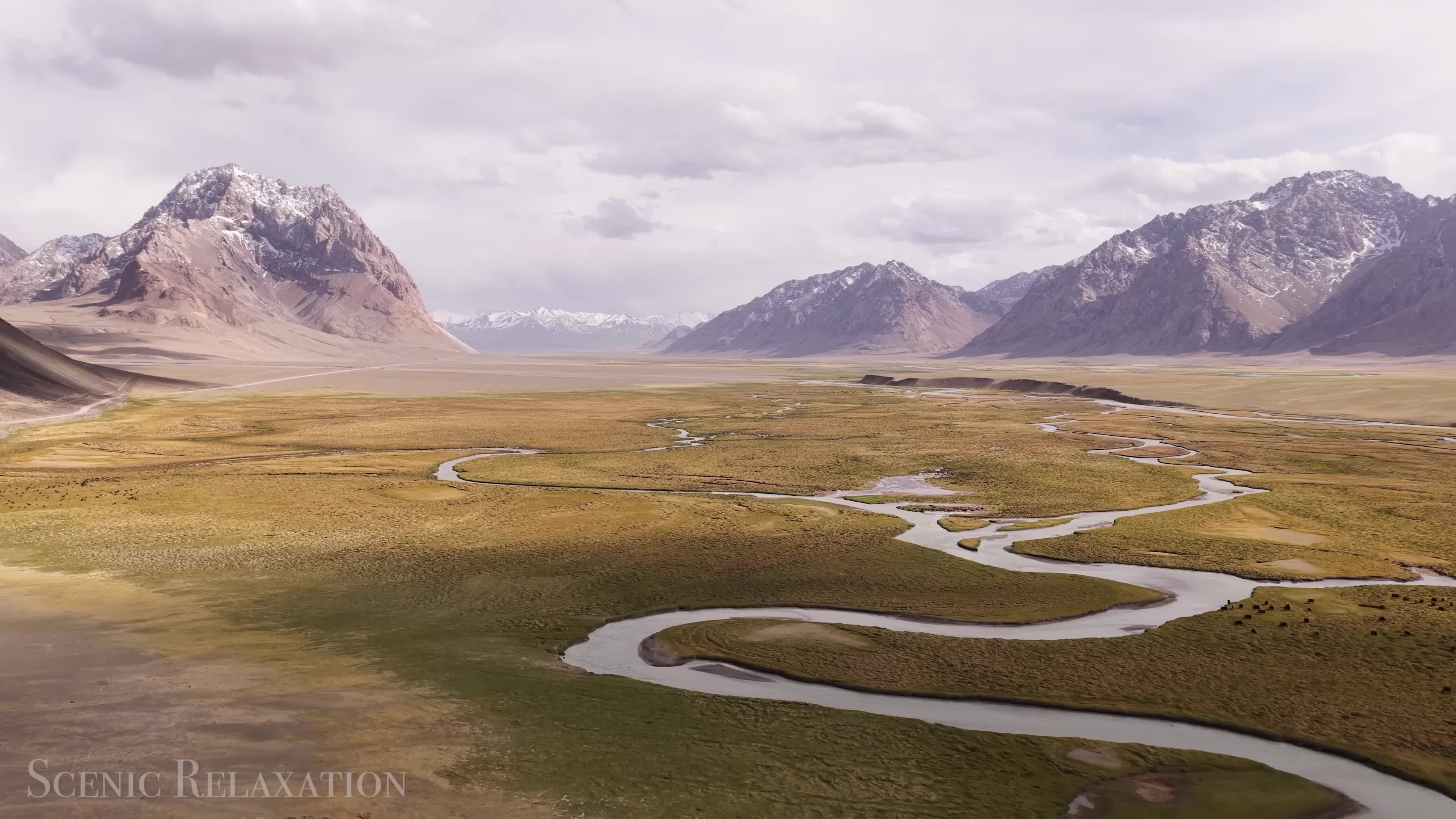 Sary Tacin vuoret – Tadzikistanin maisemat 4K-laadulla