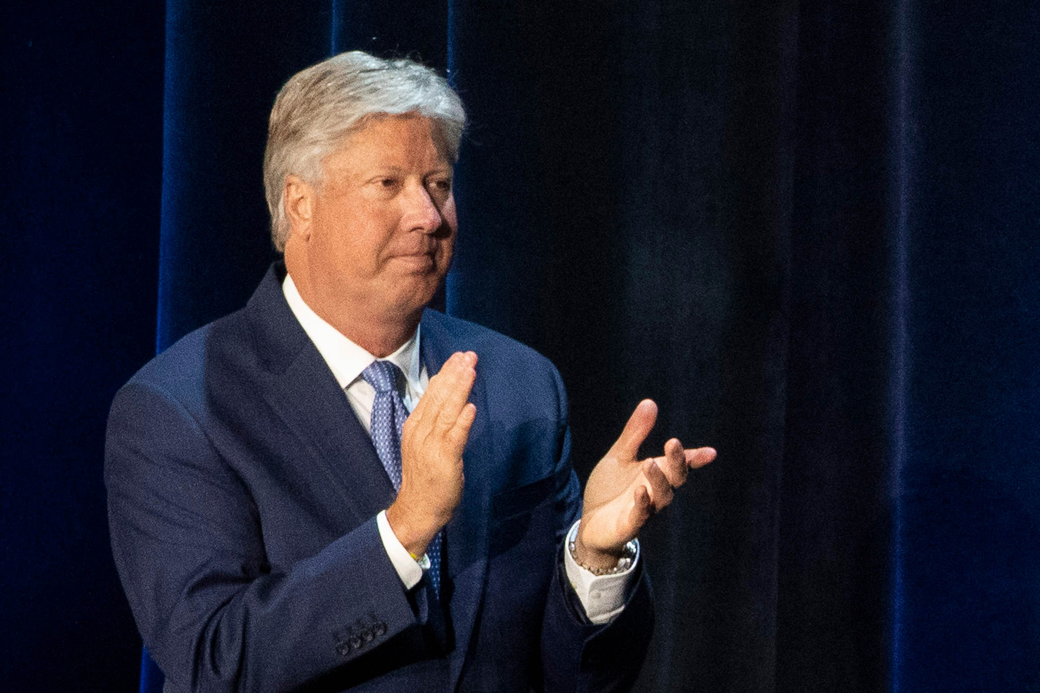 Robert Morris' 6 months in prison for sexually abusing child sparks fury