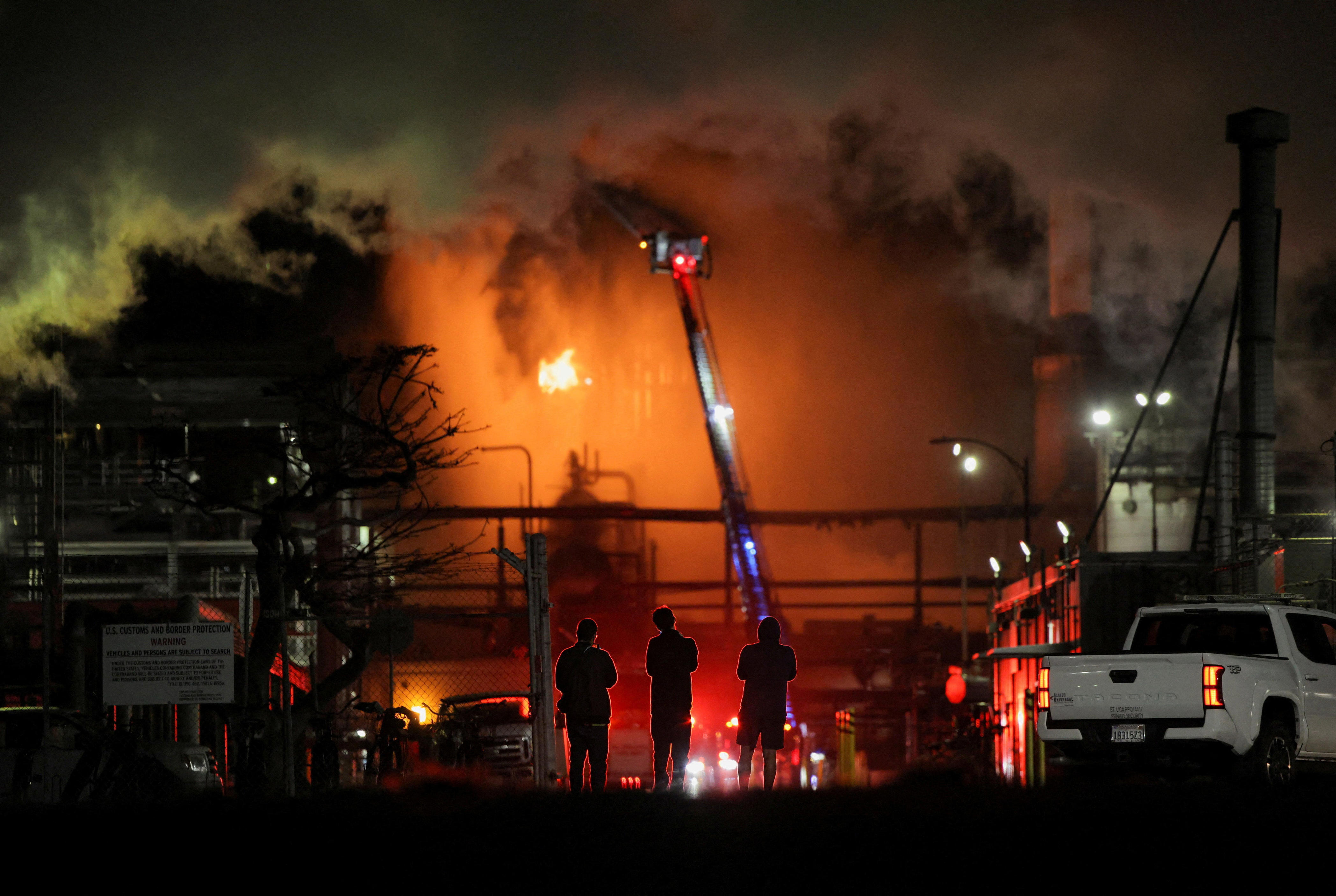 Massive fire breaks out at Chevron's oil refinery. See the intense ...