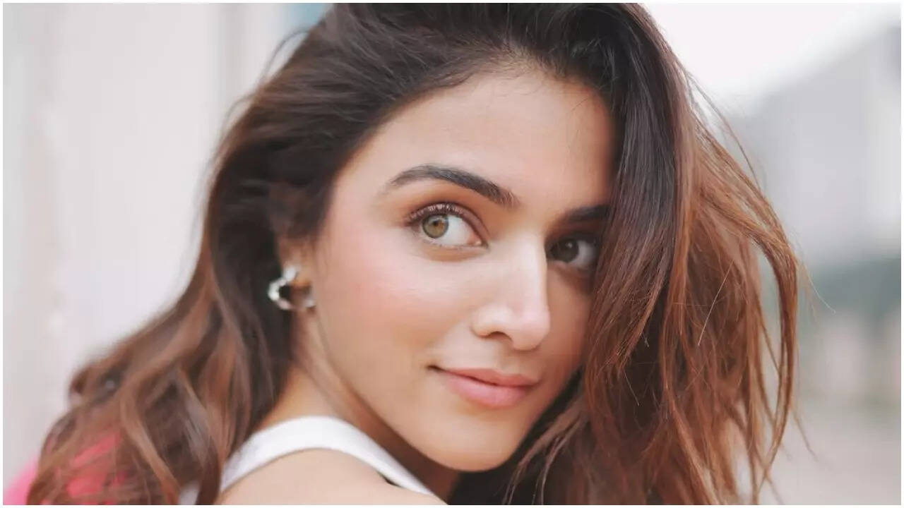 'Tiki Taka' first poster out: Wamiqa Gabbi reunites with Asif Ali; fans ...