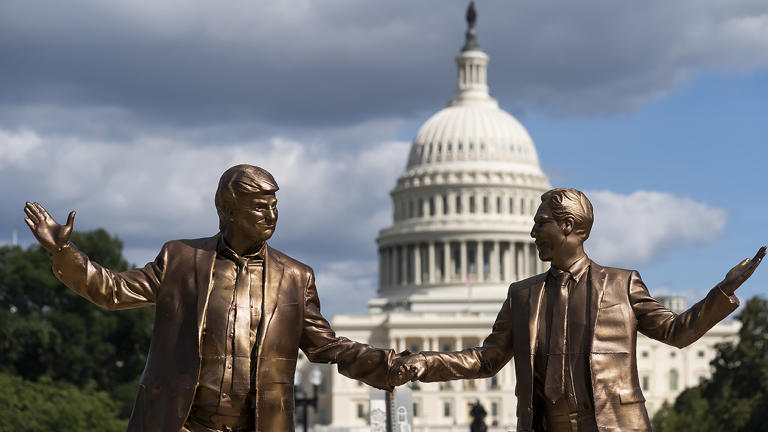 Trump-Epstein statues make return to National Mall