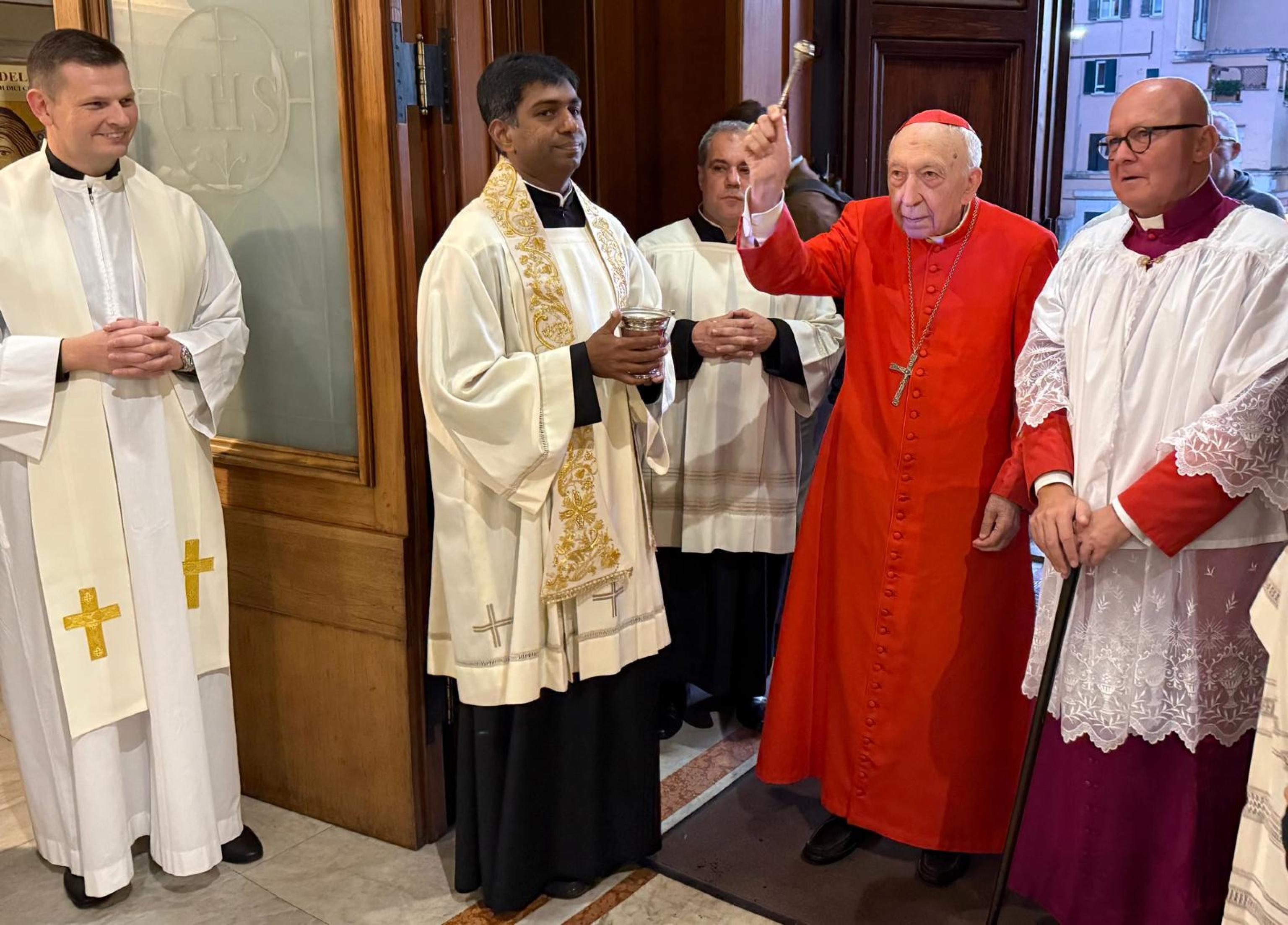 Il cardinale centenario ha preso possesso della sua chiesa