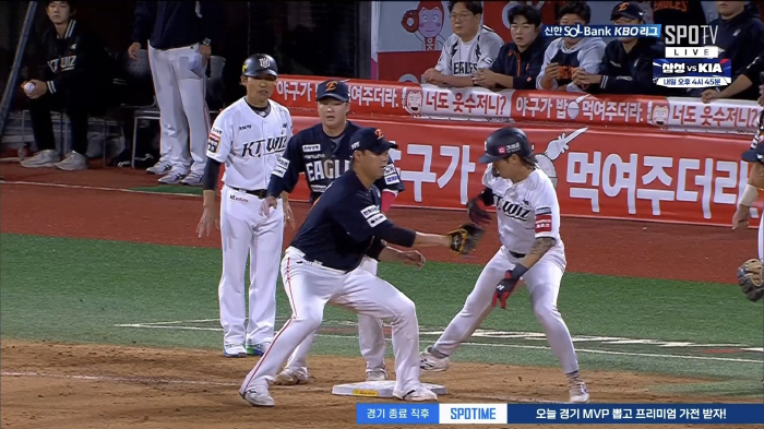 Squeeze failed → 3rd base ova failed → 2nd base ova failed Chaos creative double play, who playe...