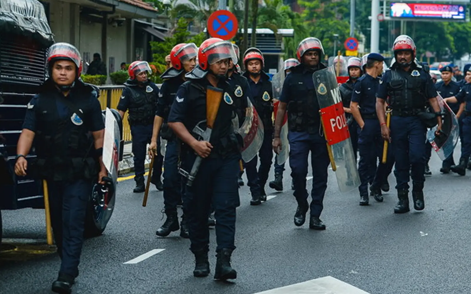 GSF rally turns rowdy, eggs hurled at FRU officers