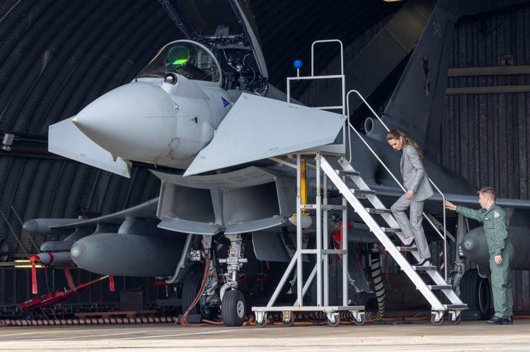 Kate Middleton leaves royal fans stunned as she pulls off tricky move ...