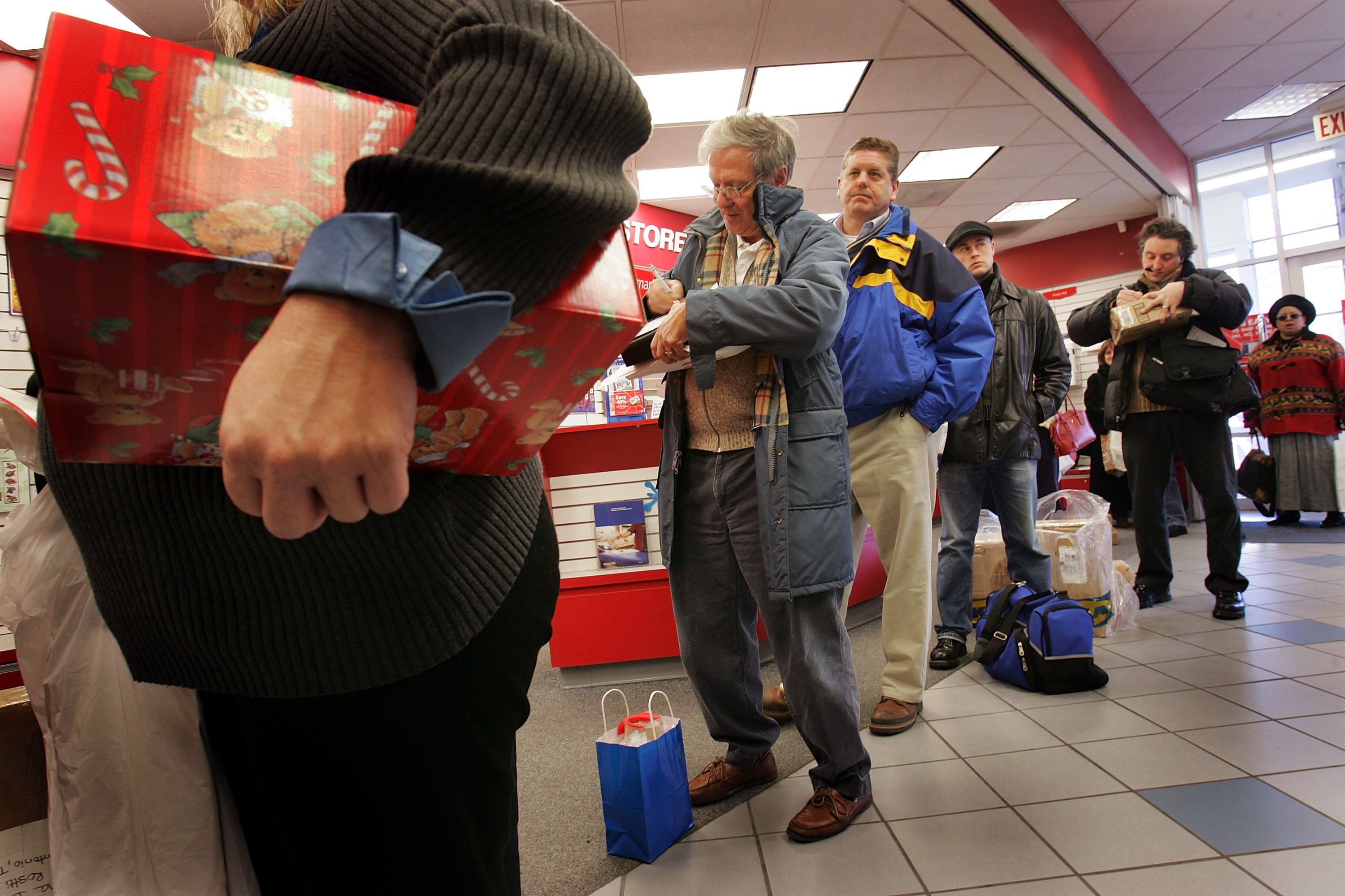 USPS announces temporary price change for 2025 holiday shipping season