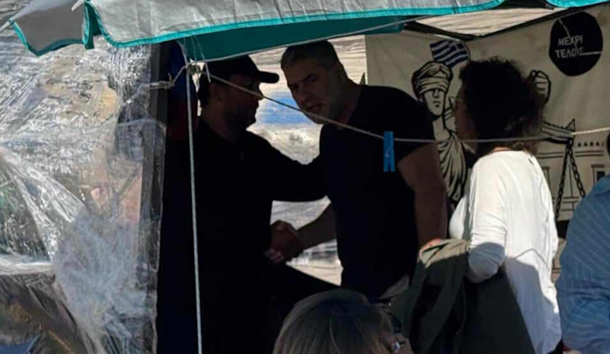 Βασίλης Μπισμπίκης: Ποιος προσκάλεσε τον ηθοποιό στη σκηνή του Πάνου ...