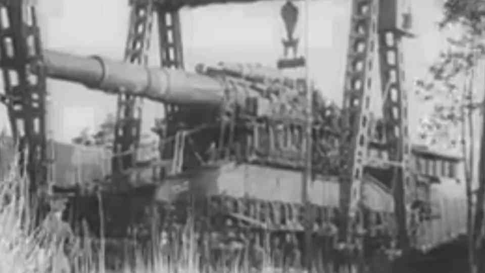 Building the Schwerer Gustav Engineering a Monster