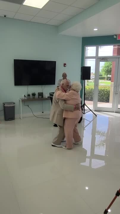 Senior Citizen Duo Gives Cool Dance Performance
