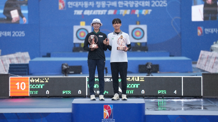 This is Lim Si-hyun, Kim Jong-woo, brother and sister from Han Sports ...