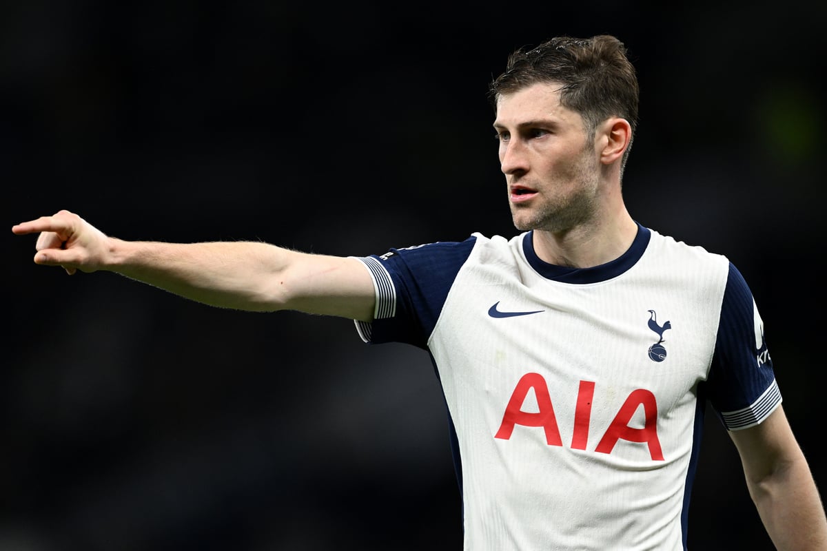 Tottenham confirm new contract for defender as midfielder leaves