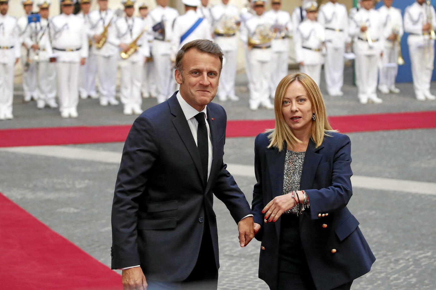 Macron et Meloni fédèrent une coalition de 40 États face au trafic de ...