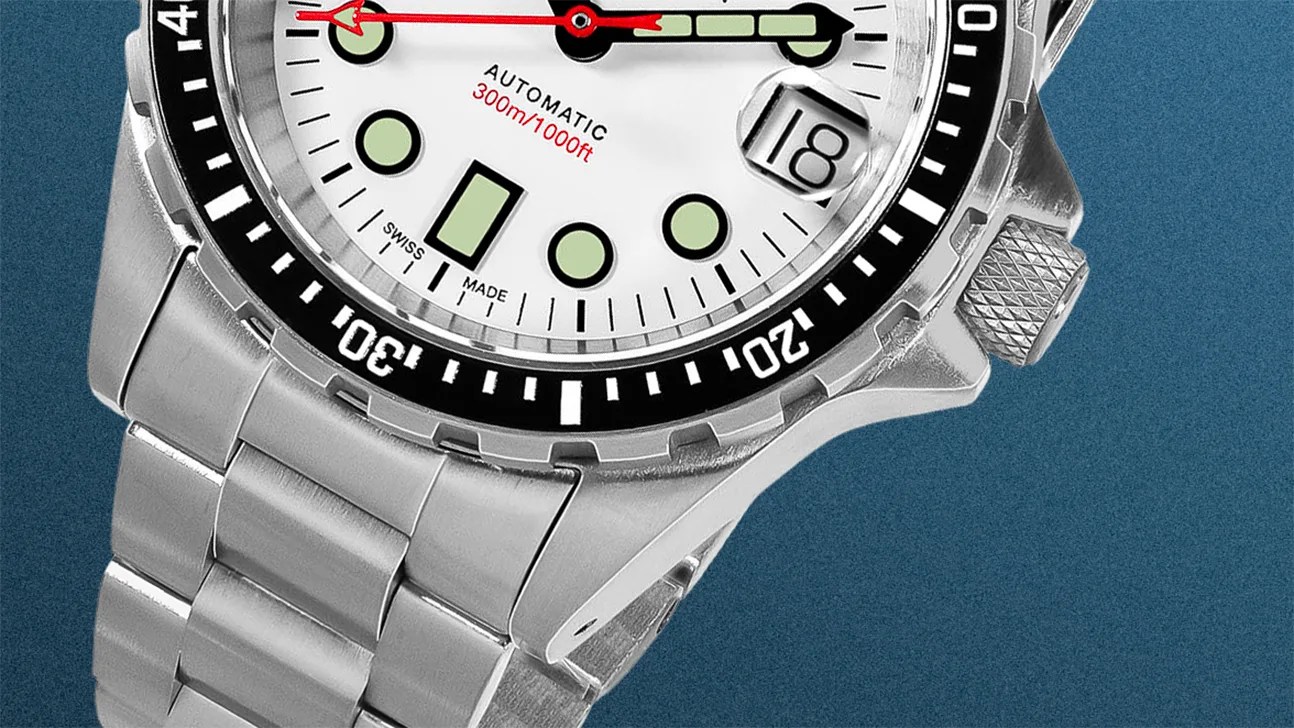 A Fan-Favorite Military Dive Watch Adds a Crowd-Pleasing New Case Size ...