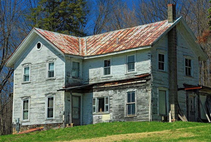 10 Red Flags Every Homebuyer Should Spot Before Buying A Fixer-Upper