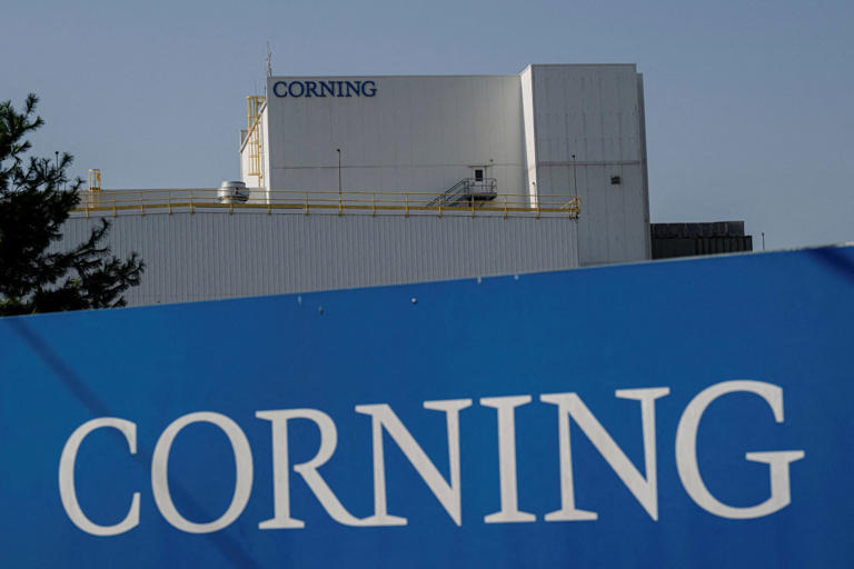 Corning Is Poised for Dominance in AI Data Centers. It’s All About the ...