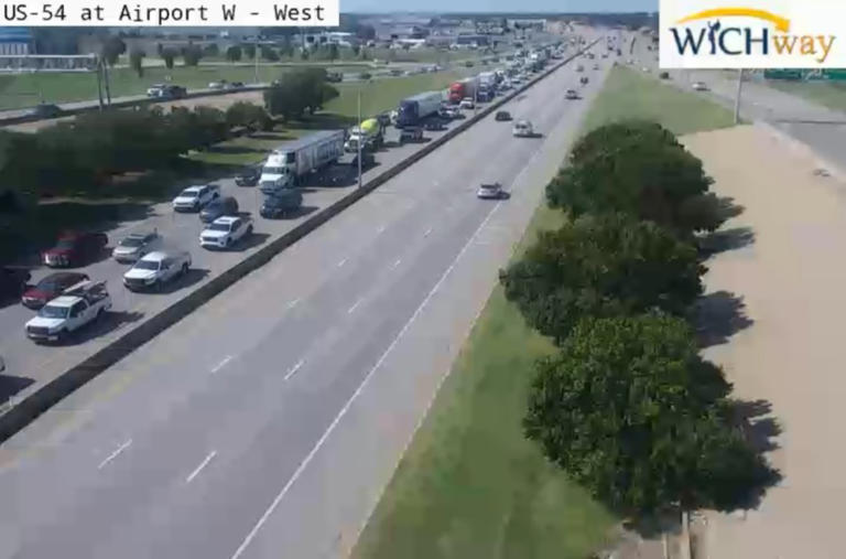 Multiple crashes back up Kellogg traffic