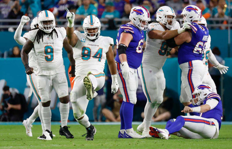 Dolphins' McDaniel answers on Wilkins, defensive line. And Hill addresses team
