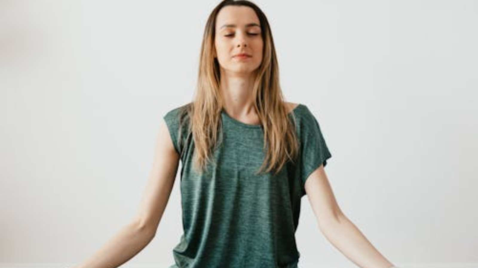 12 Subtle Signs That Show a Woman May Not Be Interested