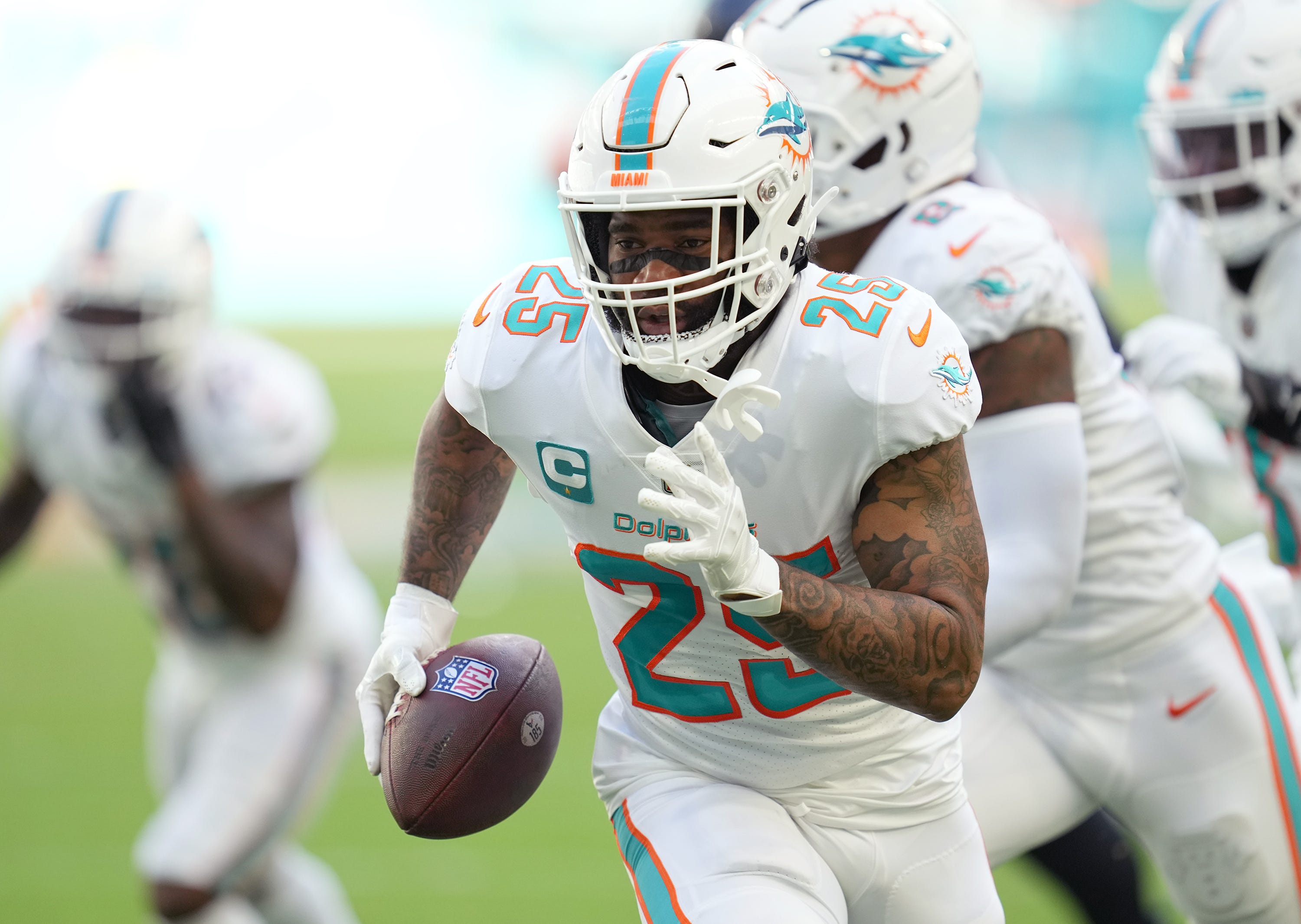 Ex-Miami Dolphin Xavien Howard retires. Here's where he ranks among ...