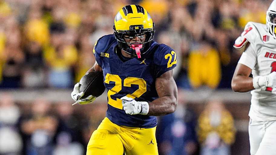 Michigan vs. Wisconsin score prediction by expert football model