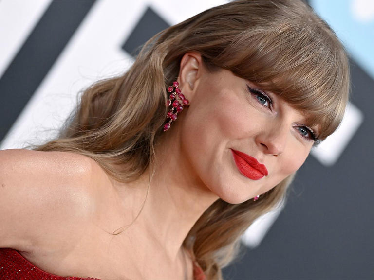 The Origin Story of Taylor Swift's Iconic Red Lip—And the Exact ...
