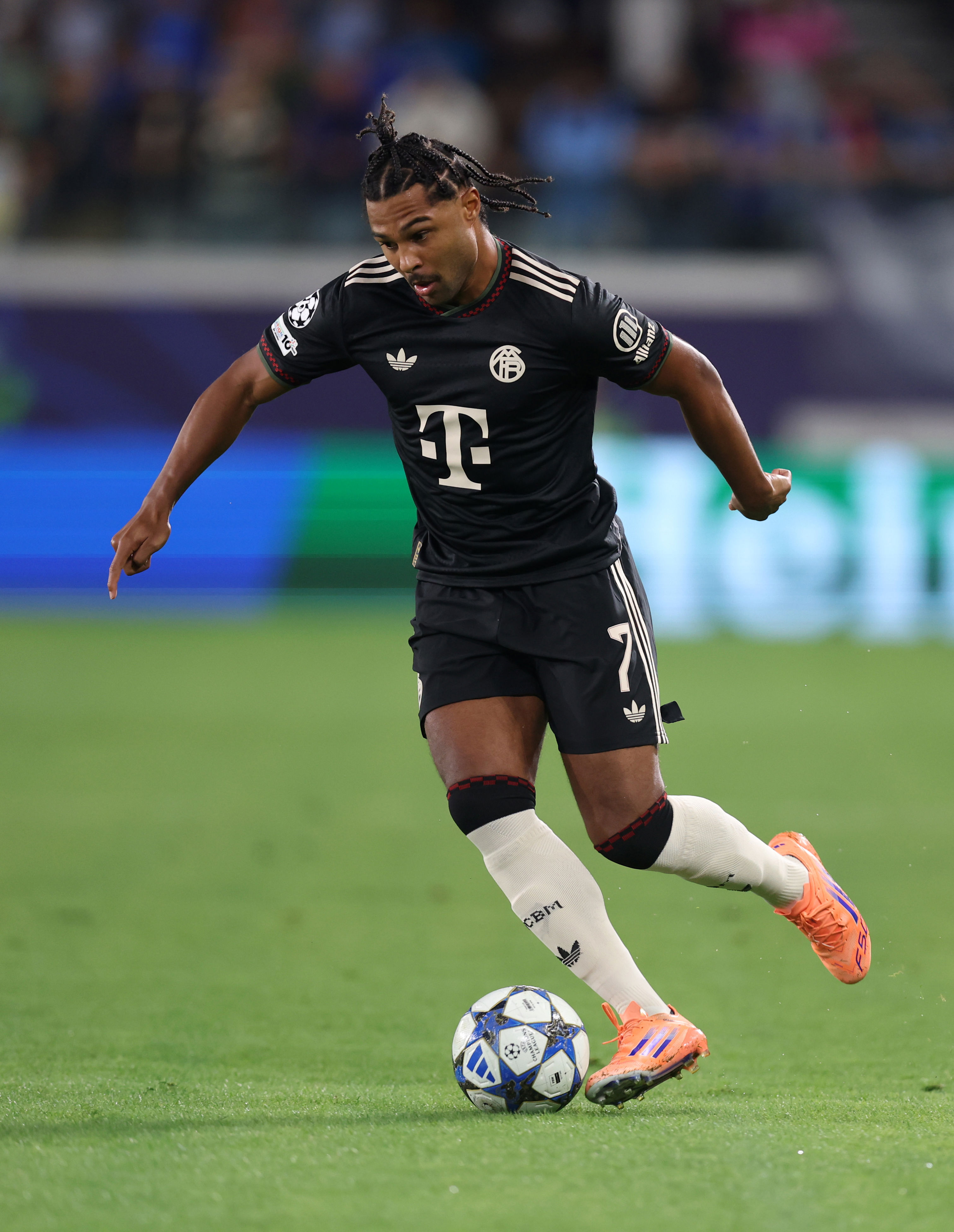 Report: Bayern Munich want to keep Serge Gnabry with pay cut