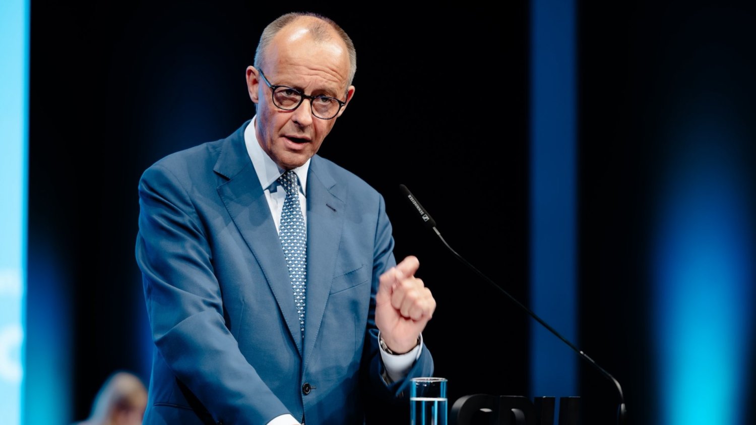Niepokojący sondaż z Niemiec. AfD z takim samym poparciem jak partia Merza